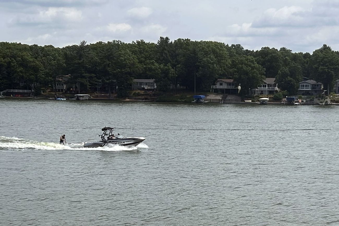 Wake boats make big waves, bigger clashes on Michigan lakes. Time for ...
